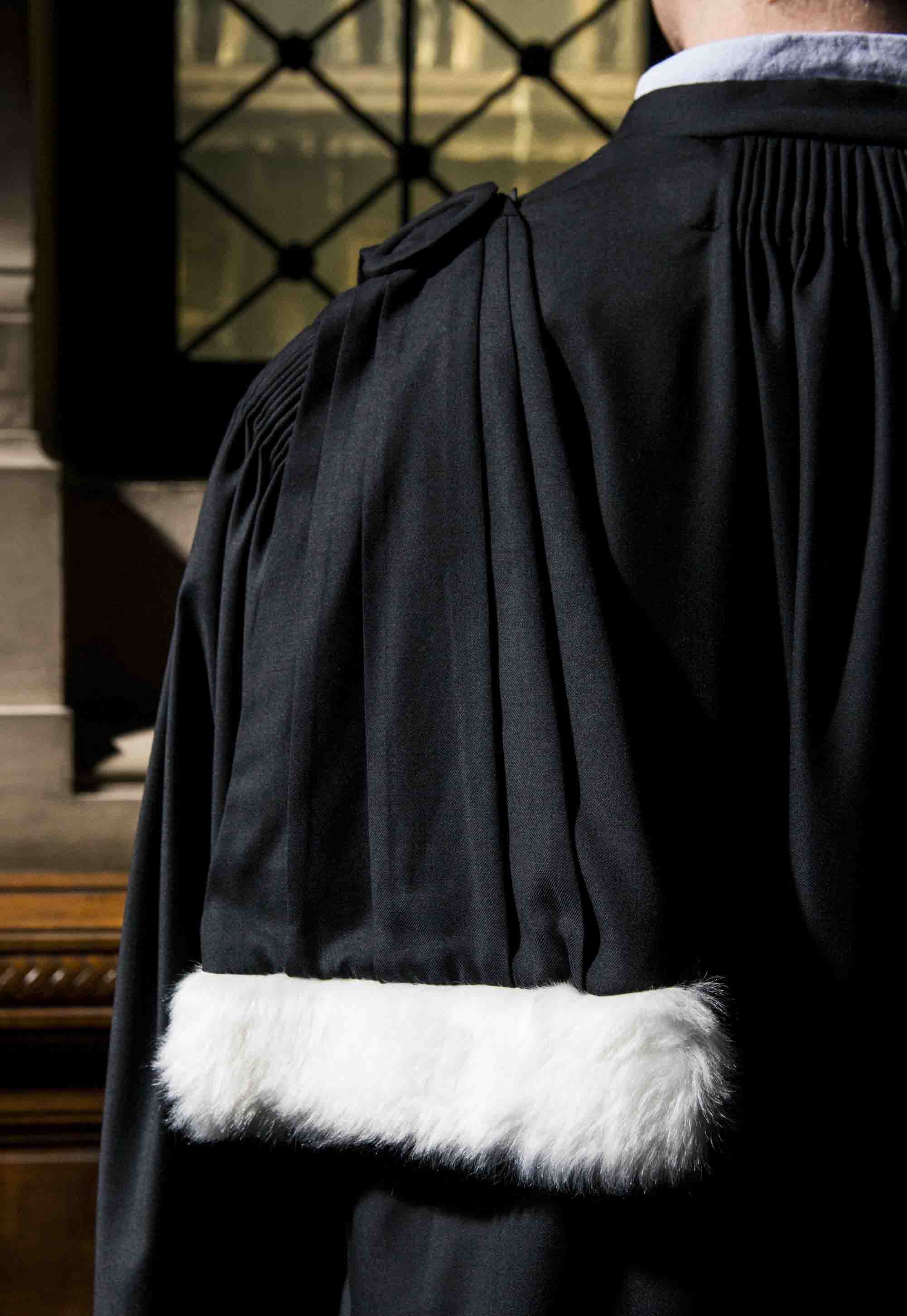 l’Epitoge d'avocat avec fourrure